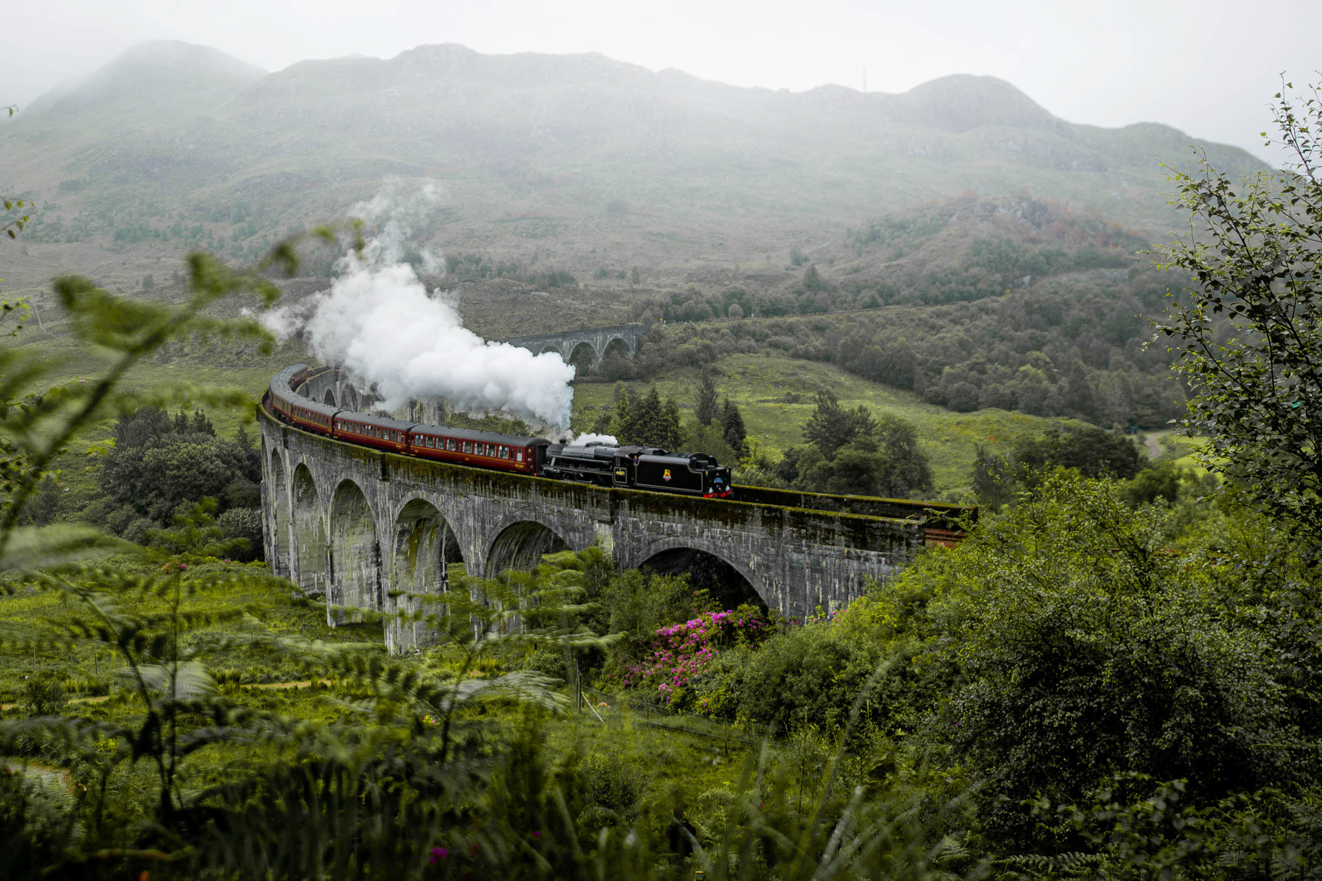 The Jacobite Train aka The Hogwarts Express, Crossing The Glenfinnan ...